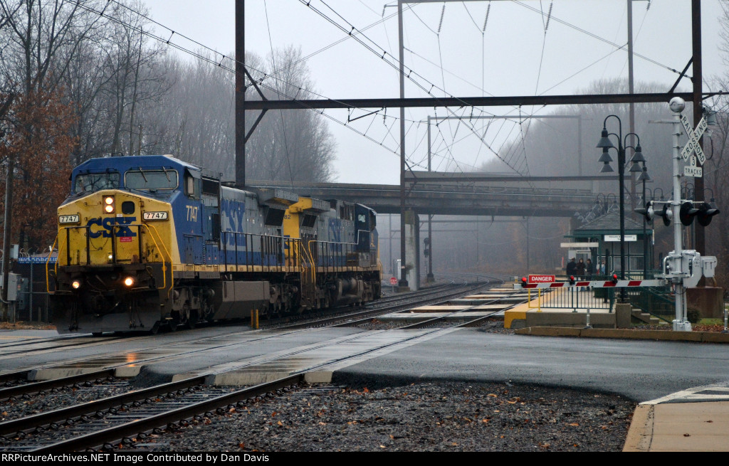 CSX C40-8W 7747 leads Q418-08